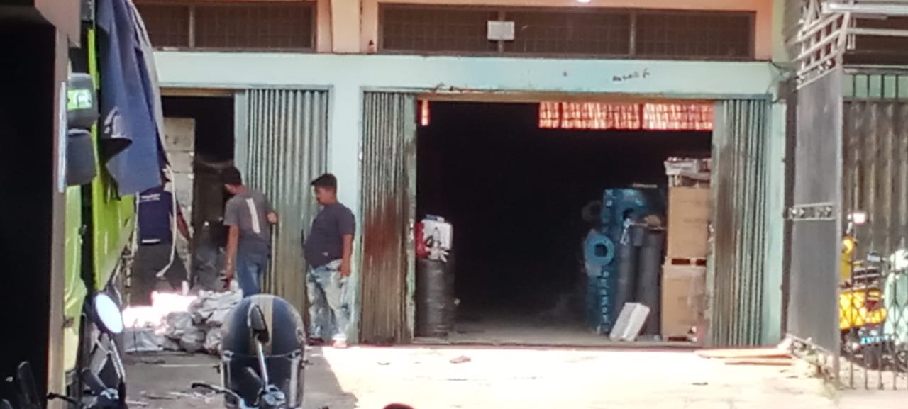 Gudang Mesin Diesel Serta Peralatan Dompeng Di Tengah Kota Diduga Milik ...